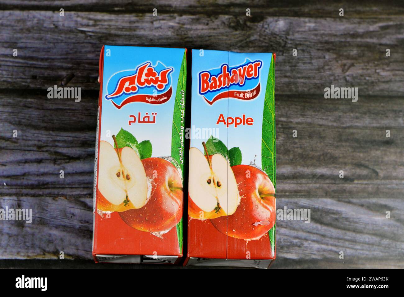 Kairo, Ägypten, 2. Januar 2024: Bashayer Apfel Fruchtsaft, Apfelsaft ist ein Fruchtsaft, der ...