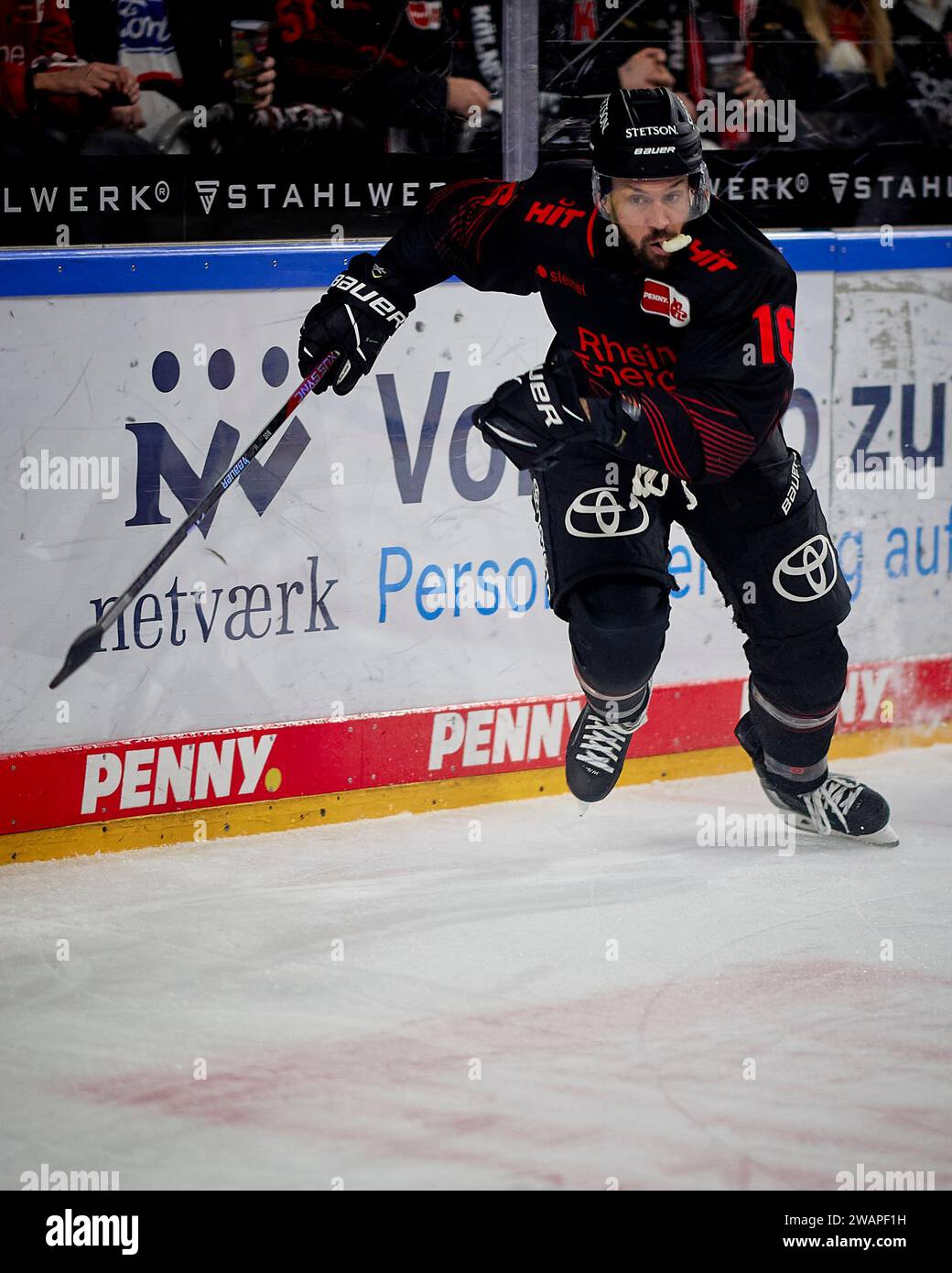 KÖLN - 5. JANUAR 2024: Jason Bast, Hockeyspiel von Penny DEL Koelner ...