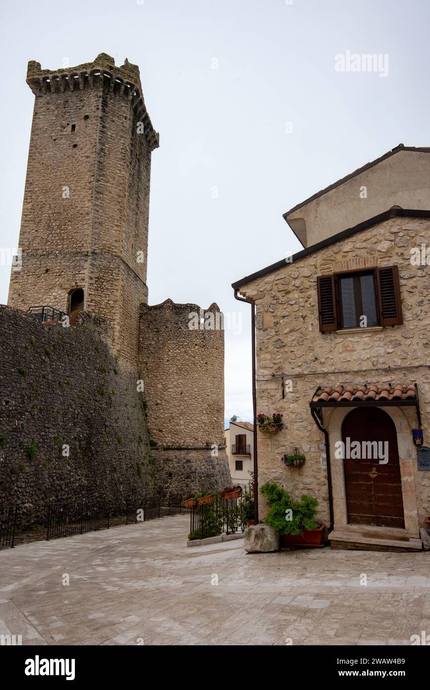 Castello caldora -Fotos und -Bildmaterial in hoher Auflösung – Alamy