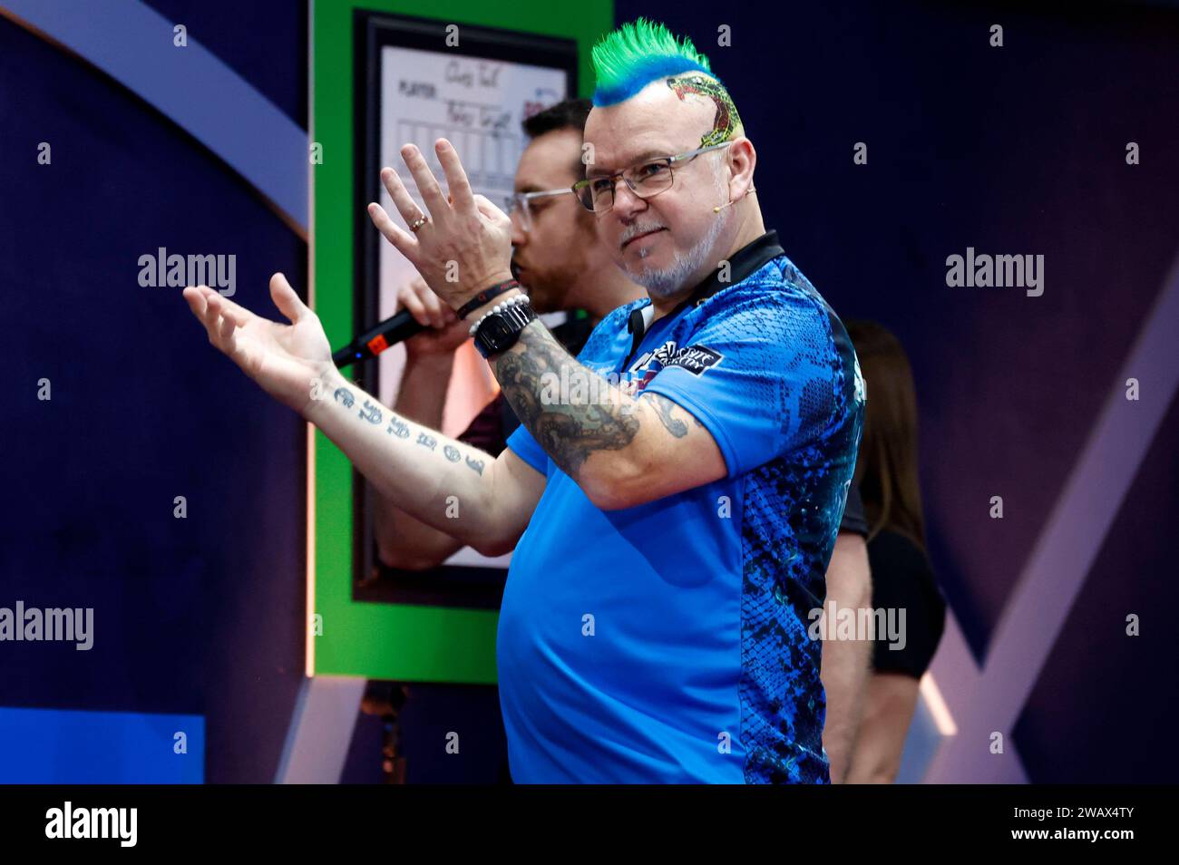 Peter Snakebite Wright bei der Promi-Darts-WM 2024 im Maritim Hotel ...