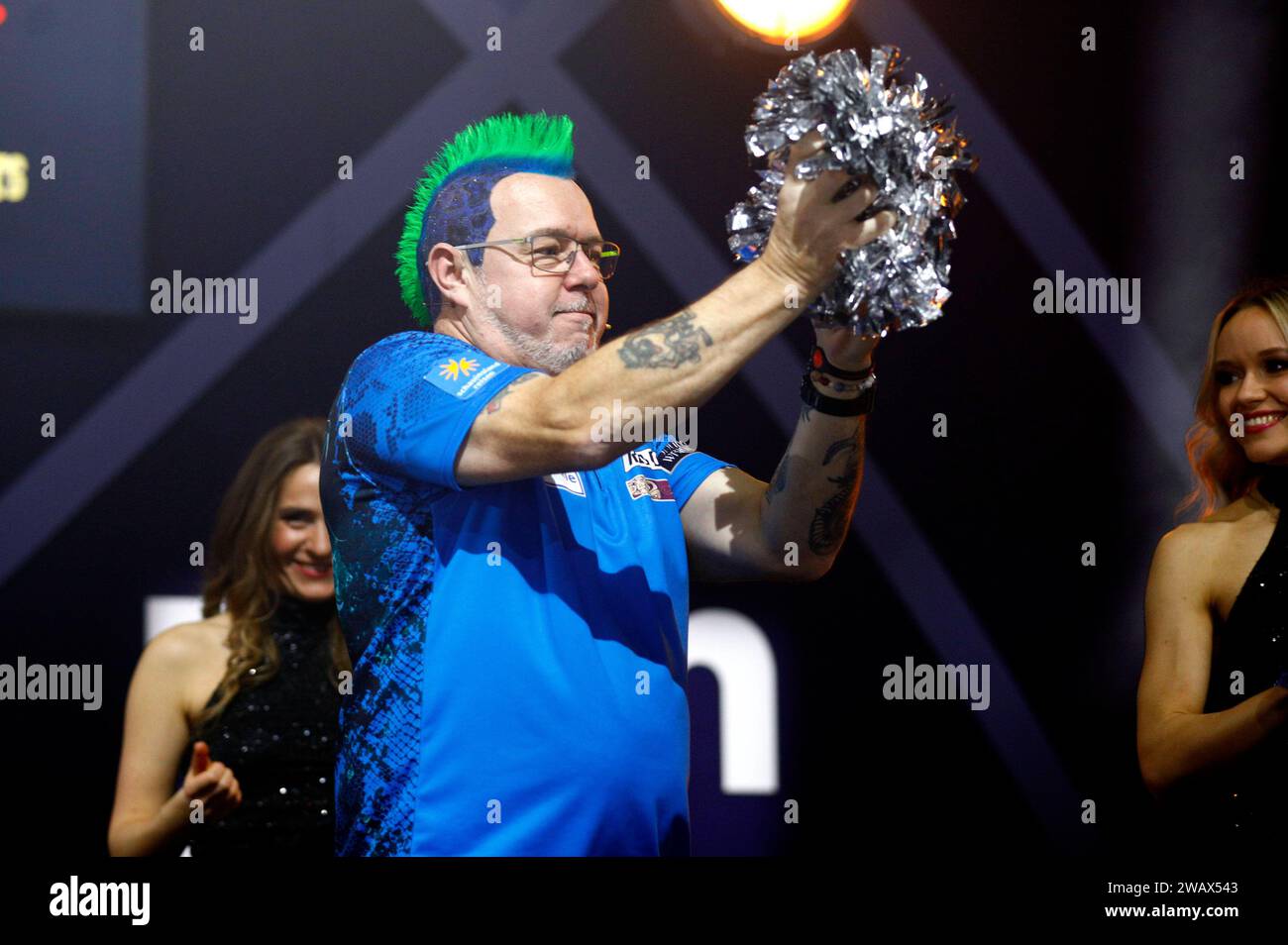 Peter Snakebite Wright bei der Promi-Darts-WM 2024 im Maritim Hotel ...