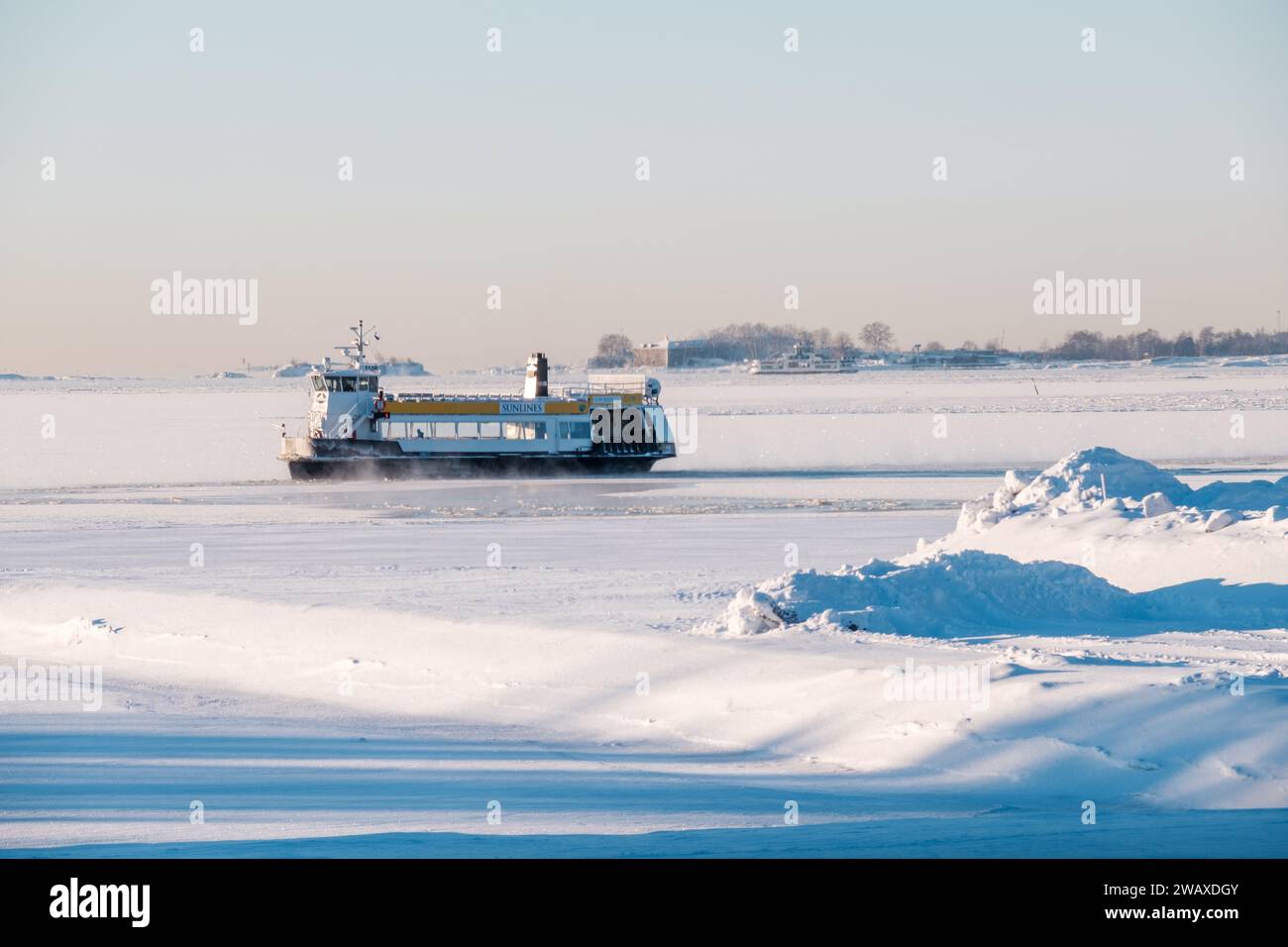 Helsinki / Finnland - 7. JANUAR 2024: Eine wunderschöne winterliche ...
