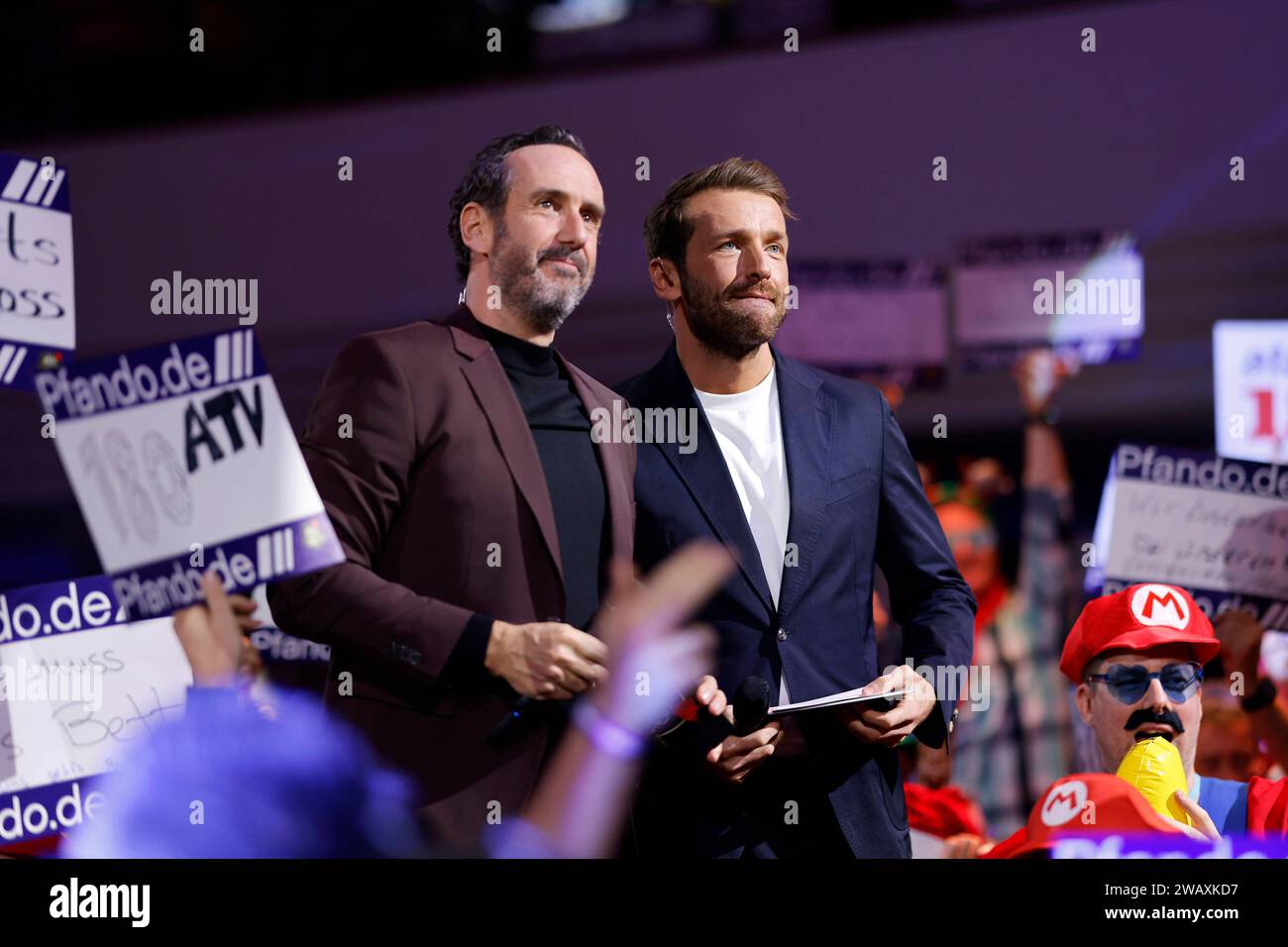 Moderator Elmar Paulke und Journalist Christian Düren bei der Pro7 ...