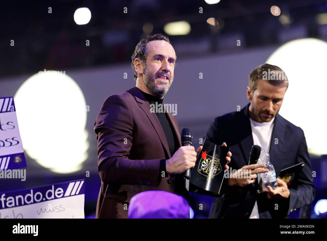 Moderator Elmar Paulke und Journalist Christian Düren bei der Pro7 ...