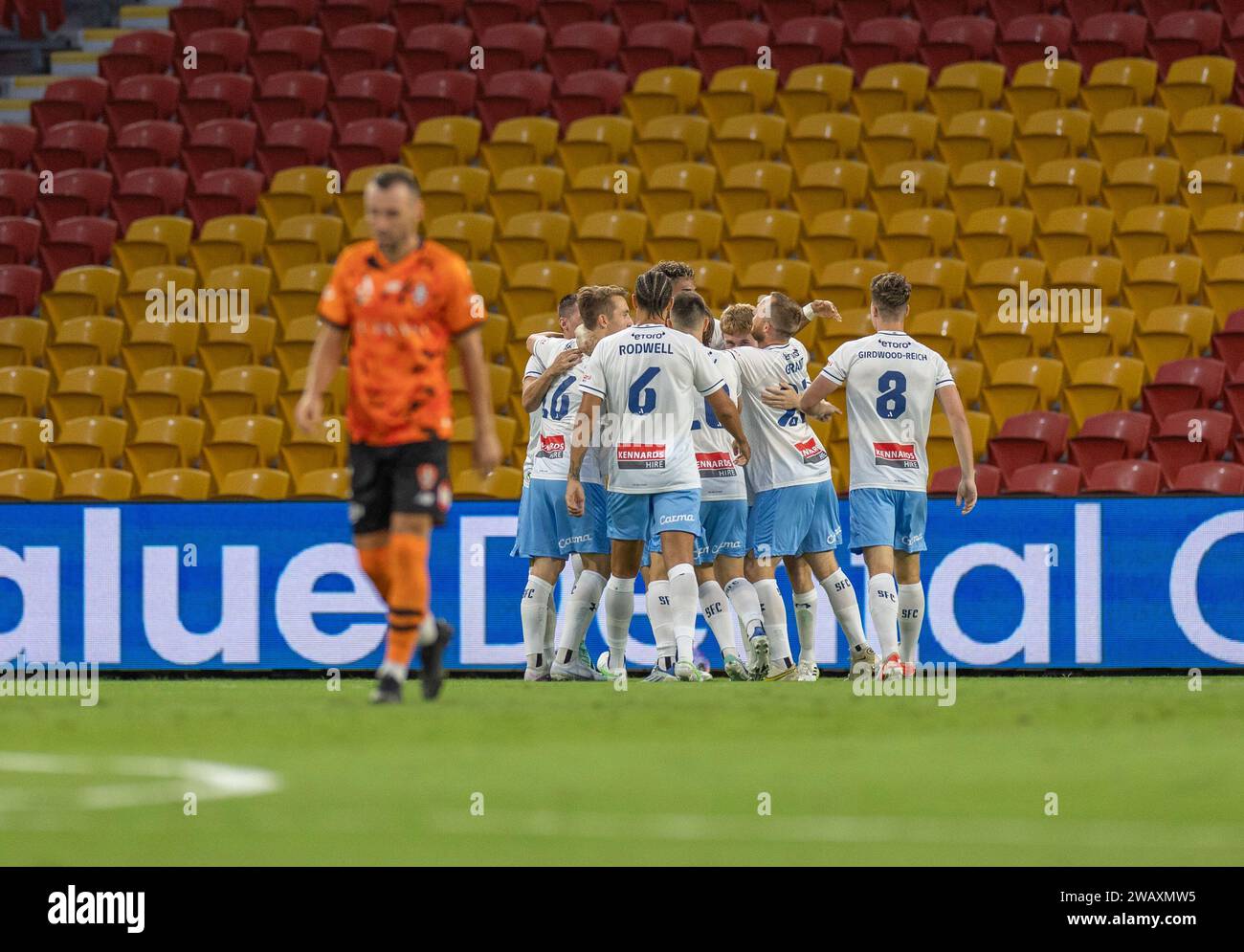 Brisbane, Australien. Januar 2024. Die Spieler des Sydney FC feiern ihr ...