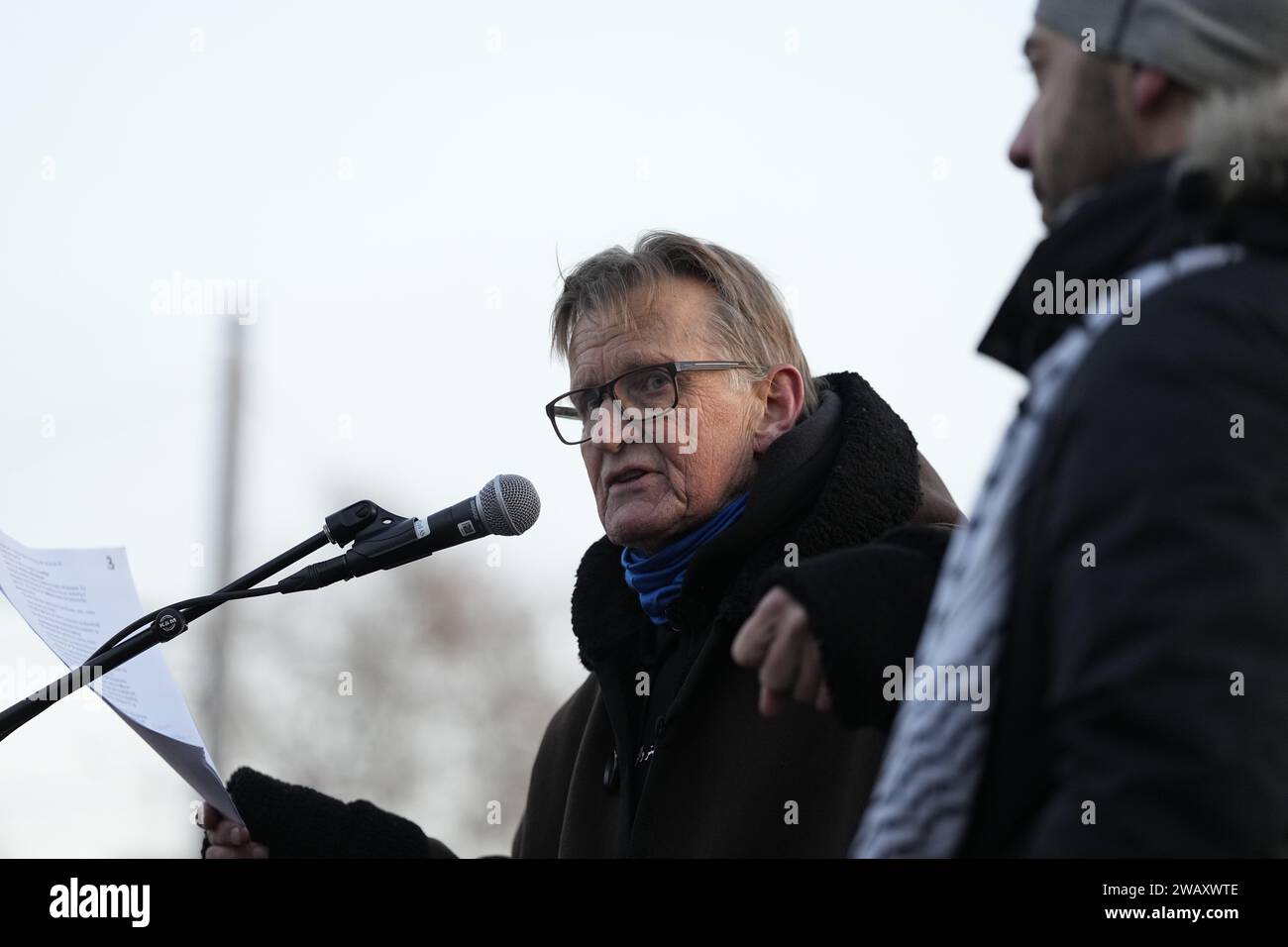 Oslo 20240107.Doktor Mads Gilbert hält einen Appell vor dem ...