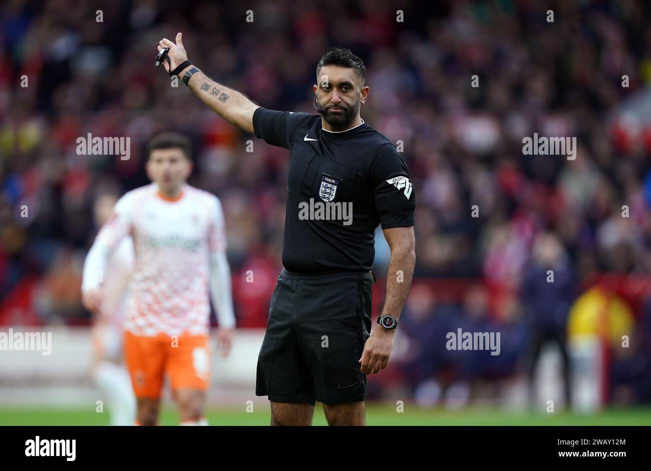Schiedsrichter Sunny Gill beim Spiel der dritten Runde des Emirates FA ...