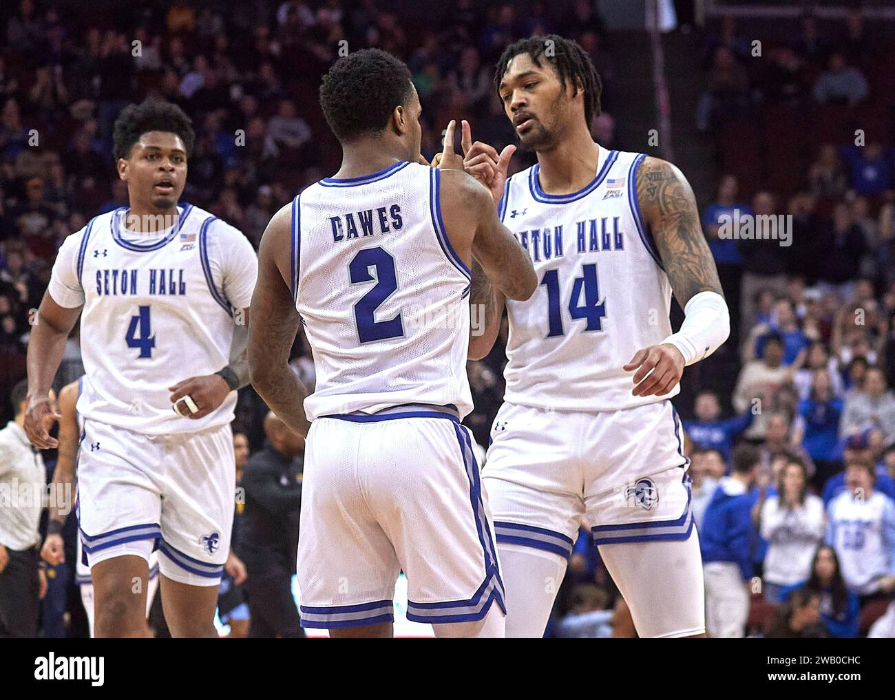 Die Seton Hall Pirates Guards Al-Amir Dawes (2) und Dre Davis (14 ...