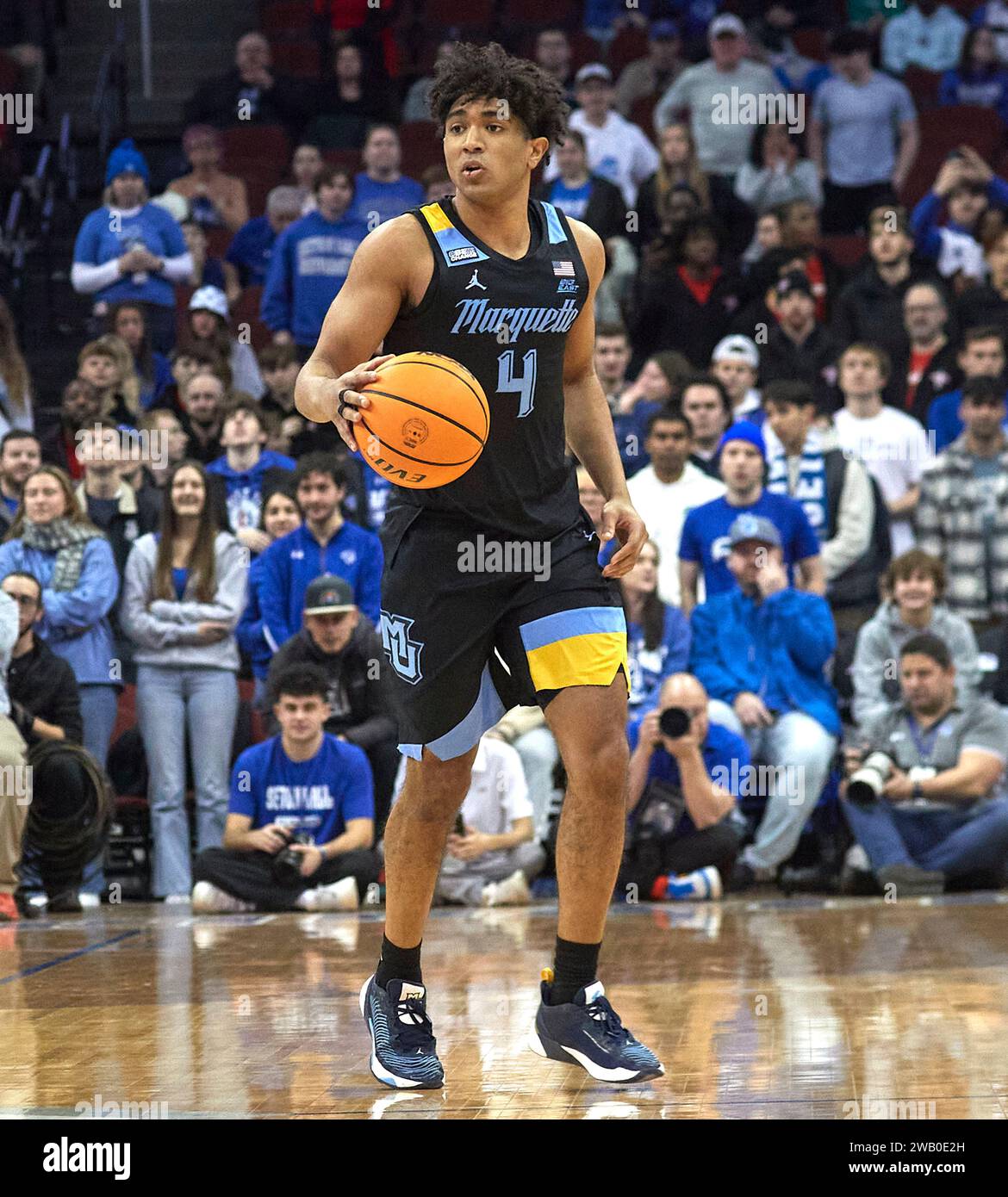 Marquette Golden Eagles schützen Stevie Mitchell (4) in der ersten Hälfte während eines Big East ...