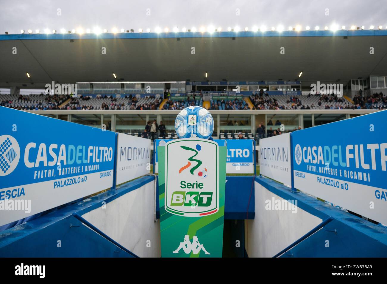Offizieller Ball und Logo des italienischen Fußball ...