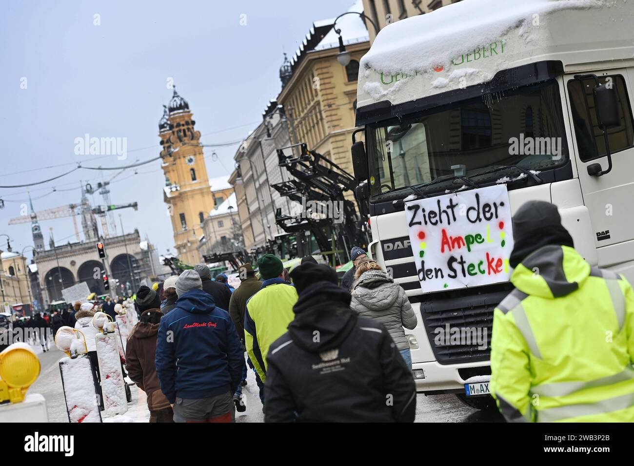 Bauernprotest am 08.01.2024 in München. Leopoldstrasse,Ludwigstrasse ...