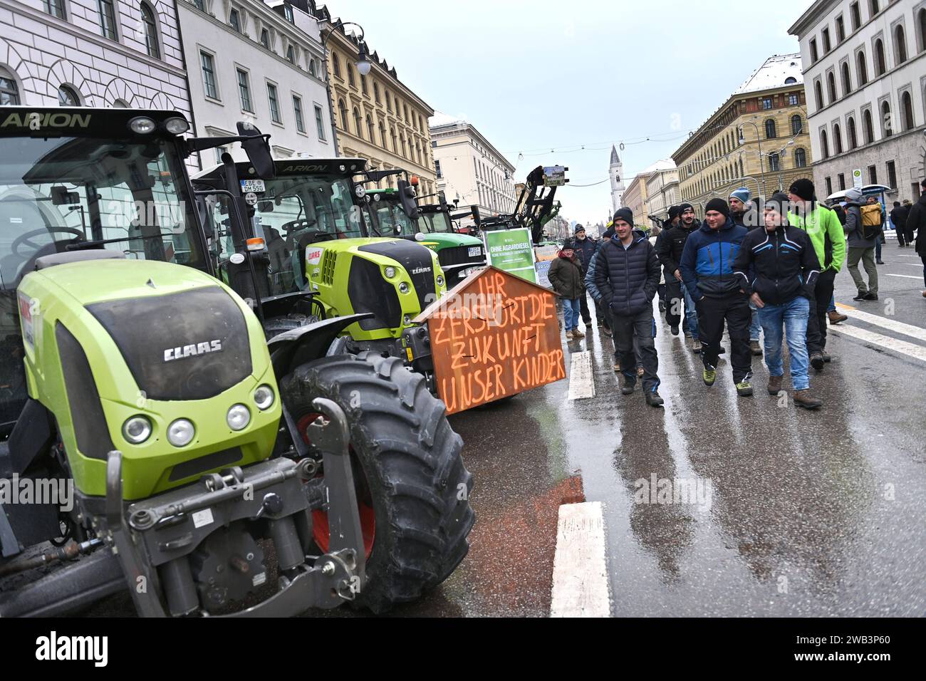 Bauernprotest am 08.01.2024 in München. Leopoldstrasse,Ludwigstrasse ...