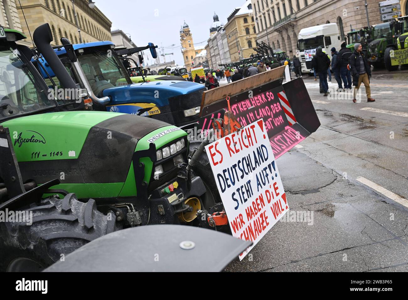 Bauernprotest am 08.01.2024 in München. Leopoldstrasse,Ludwigstrasse ...