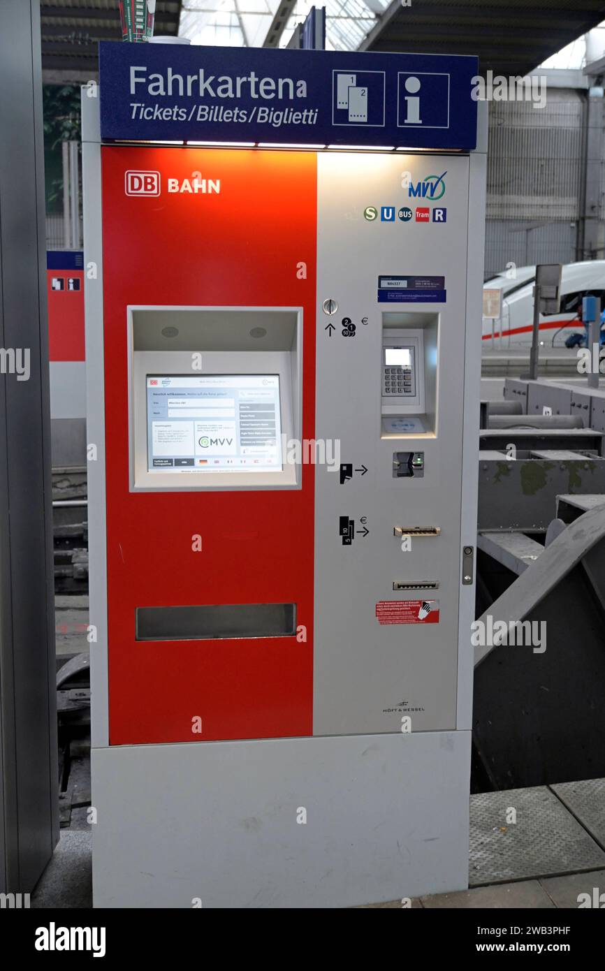 08-01-2024, München, Fahrkartenautomat, Ticketautomat, Deutsche Bahn ...