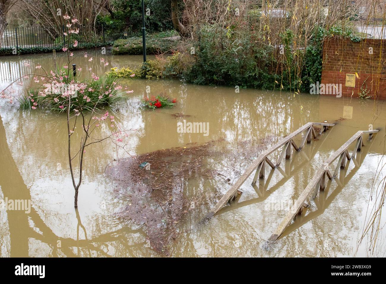 Eton, Windsor, Berkshire. Januar 2024. Die Barnes Pool Gardens an der ...