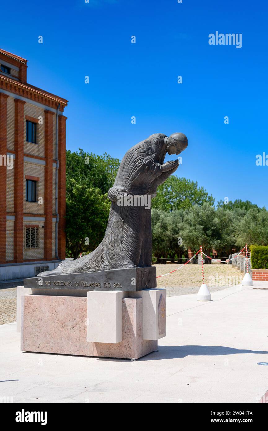 Statue von Papst Pius XII., Zeuge des Wunder der Sonne im Vatikan im ...