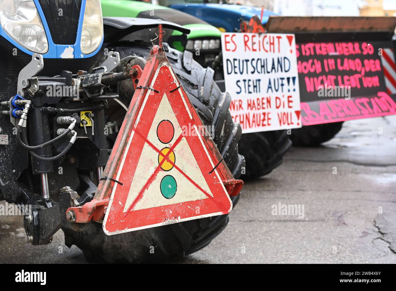 Bauernprotest am 08.01.2024 in München. Leopoldstrasse,Ludwigstrasse ...
