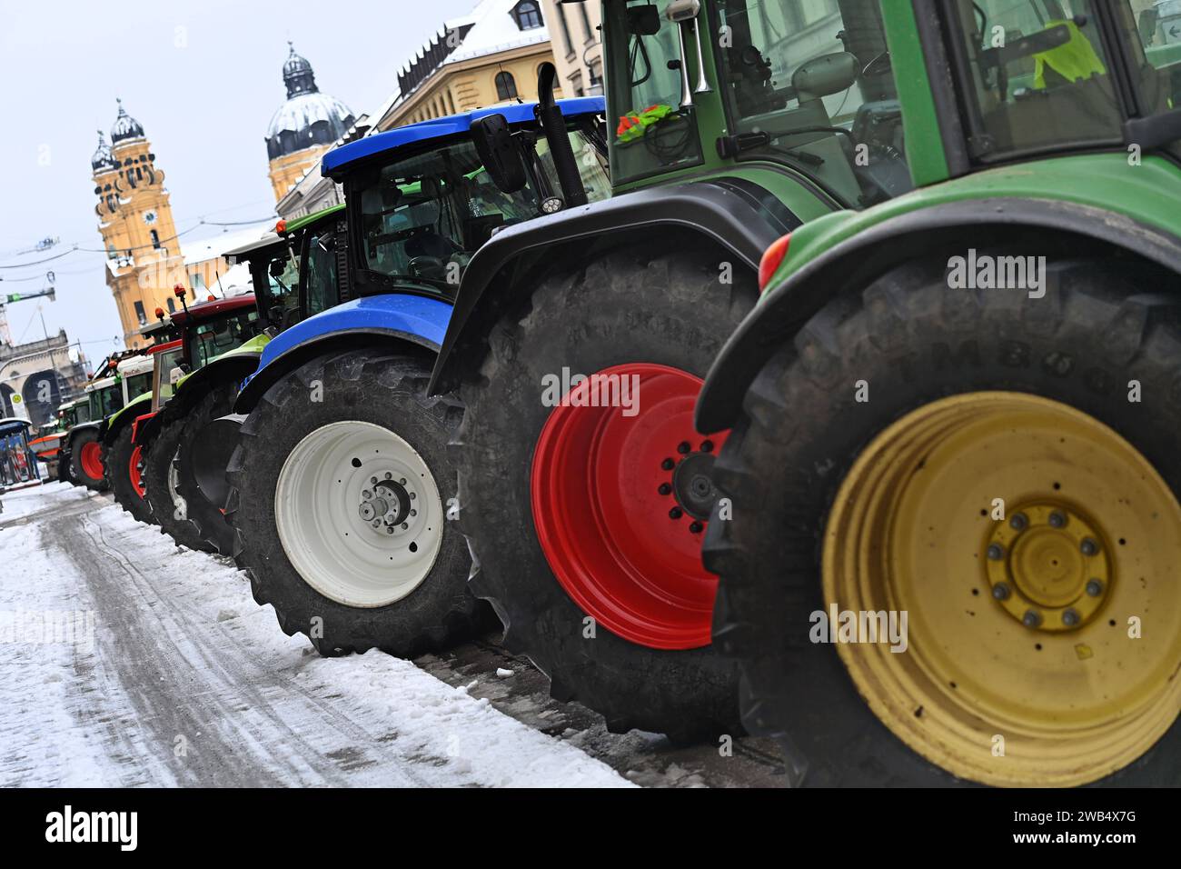 Bauernprotest am 08.01.2024 in München. Leopoldstraße, Ludwigstraße ...