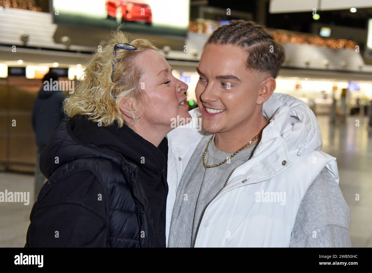 Tim Kampmann twenty4tim mit Mutter Tina Kampmann - Abflug der ...