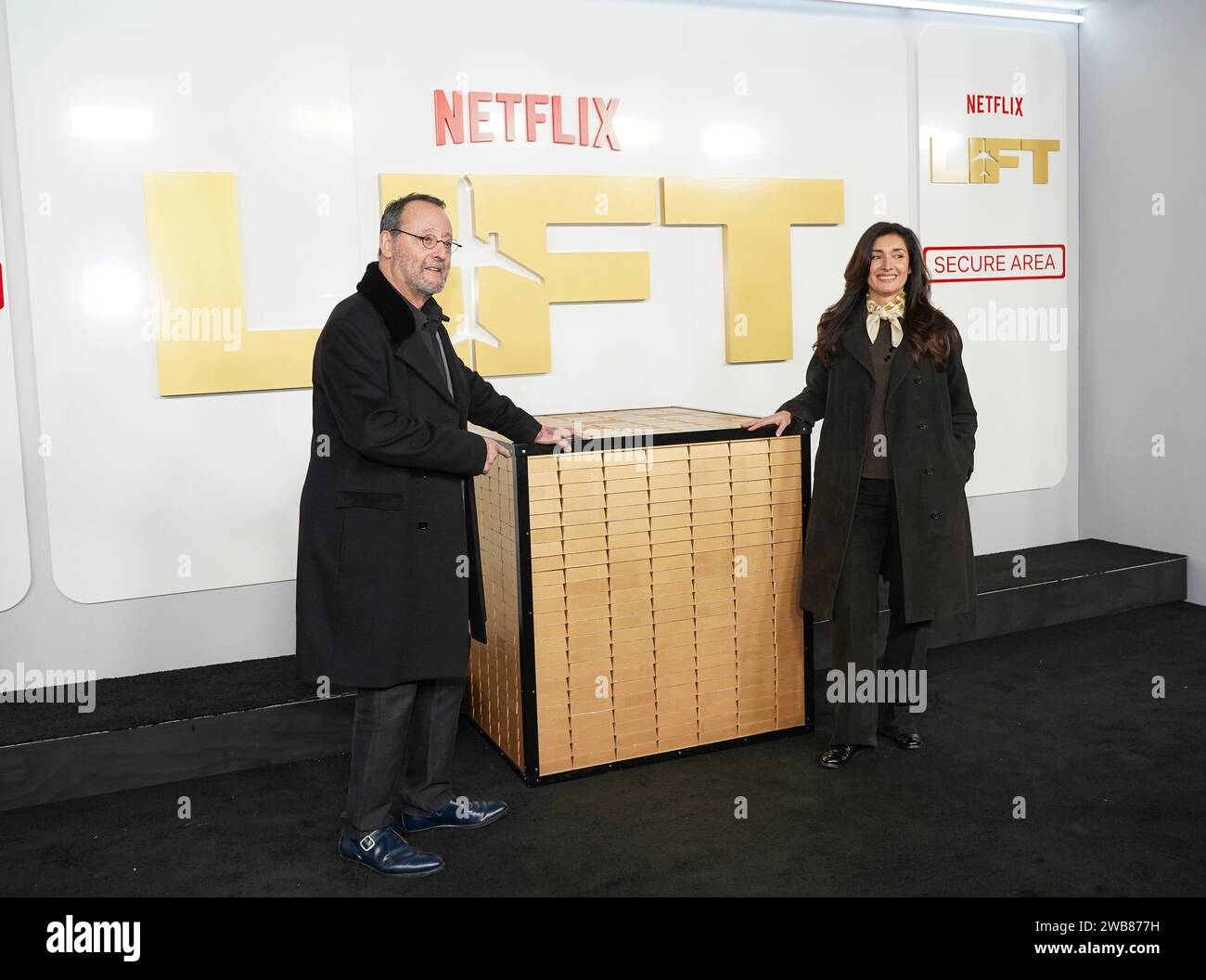 Jean Reno und Zofia Reno nehmen am 8. Januar 2024 an der Weltpremiere ...