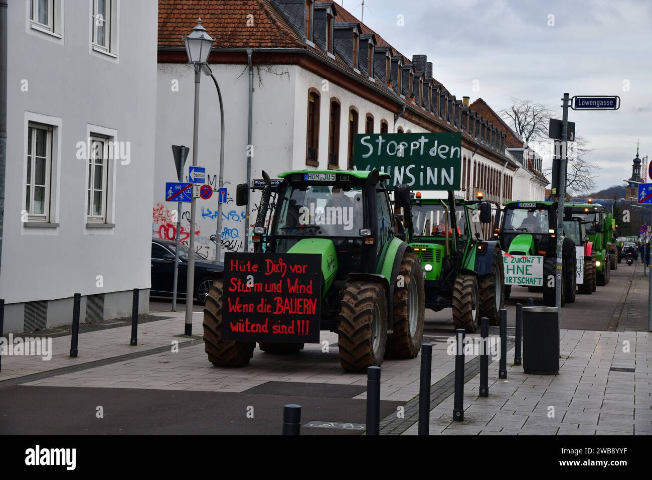 Bauern demonstrieren am Montag 8.1.2024 in der Saarbrücker Innenstadt ...