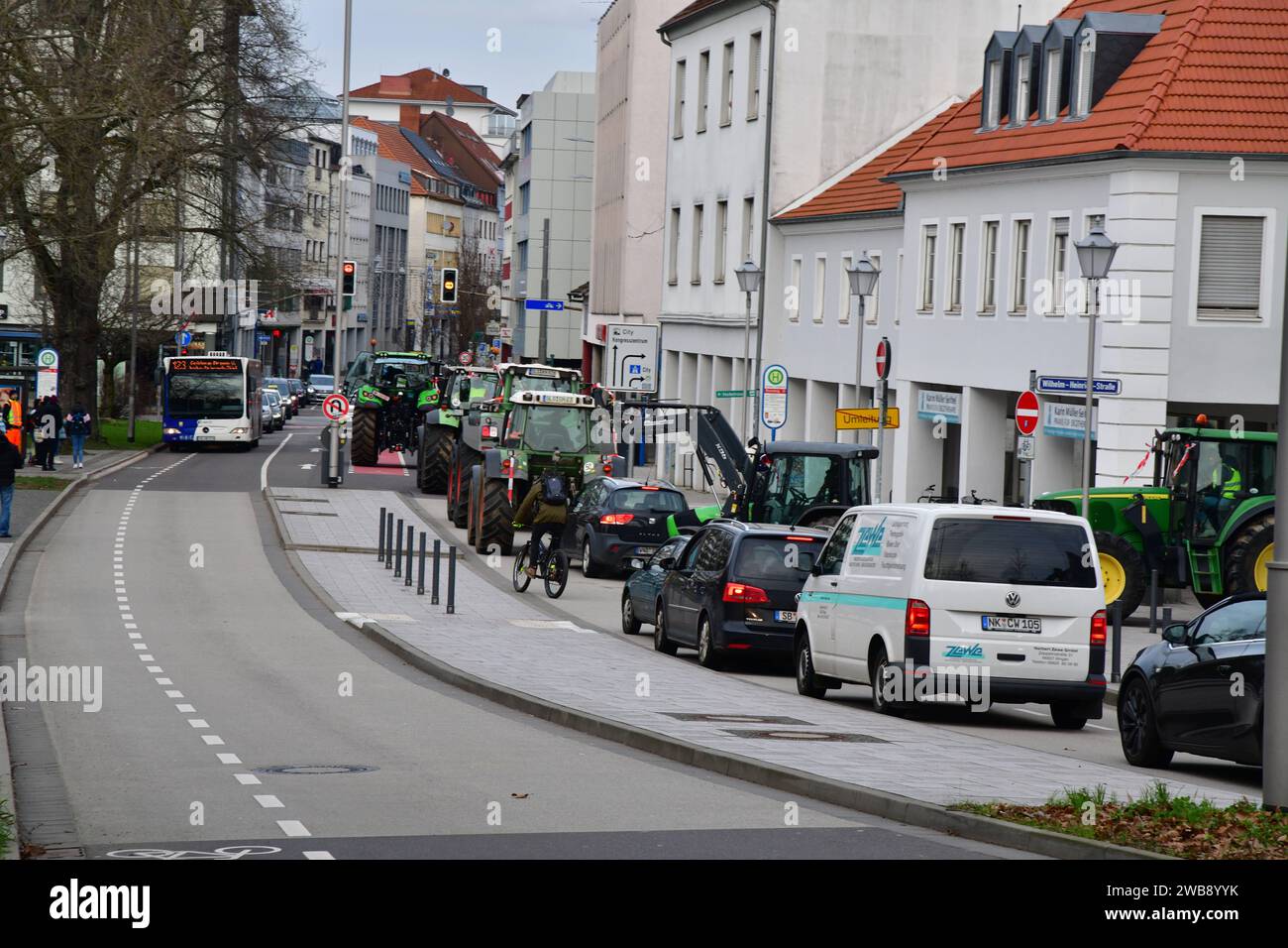 Bauern demonstrieren am Montag 8.1.2024 in der Saarbrücker Innenstadt ...
