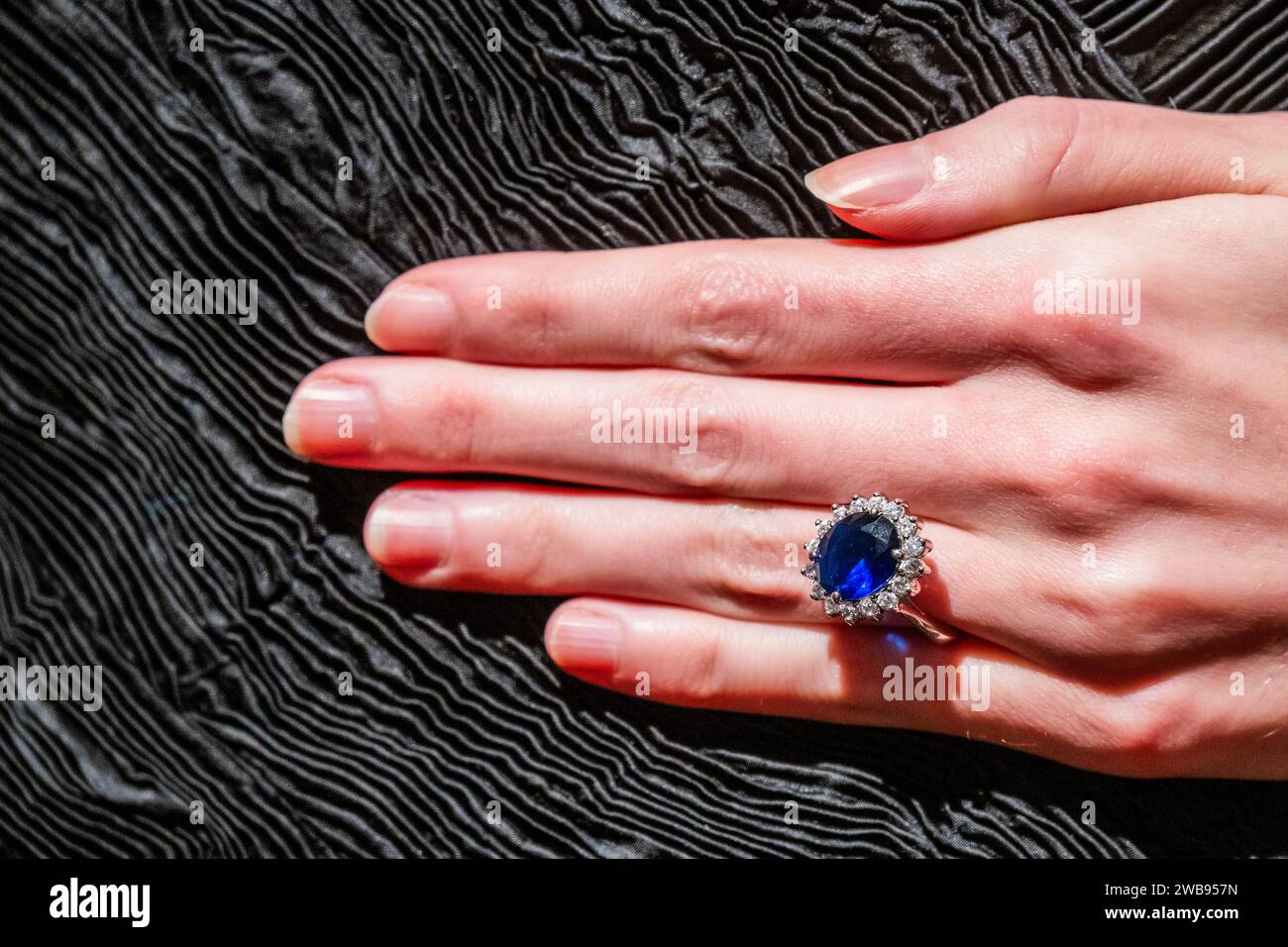 Diana spencer ring store