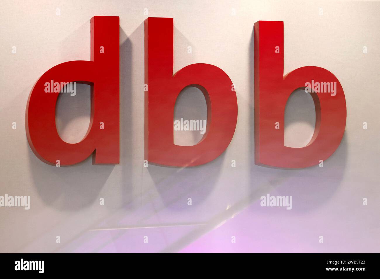 Das dbb-Logo bei der Jahrestagung des Deutschen Beamtenbundes dbb im ...