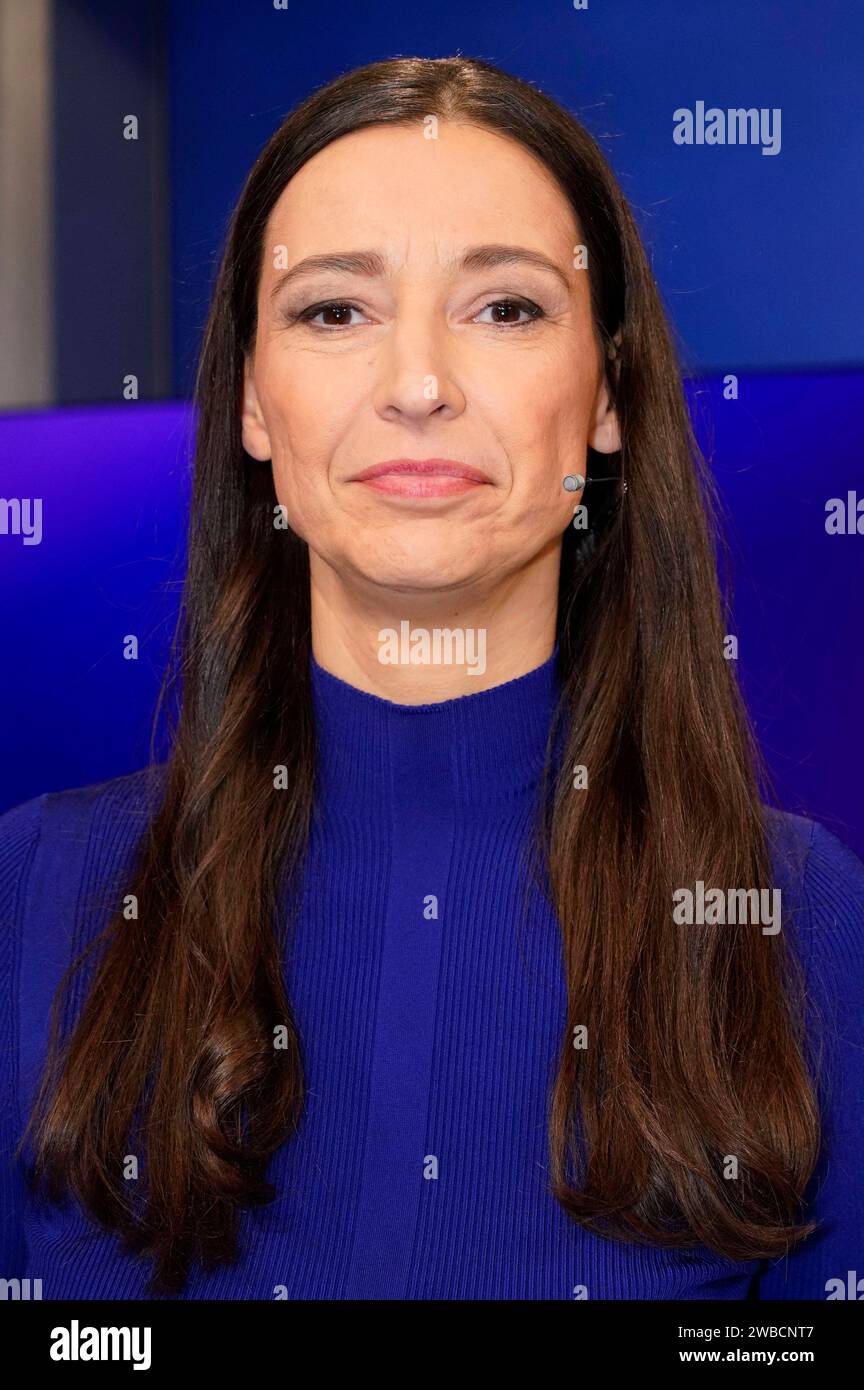 Pinar Atalay in der ARD-Talkshow maischberger im Studio Berlin ...