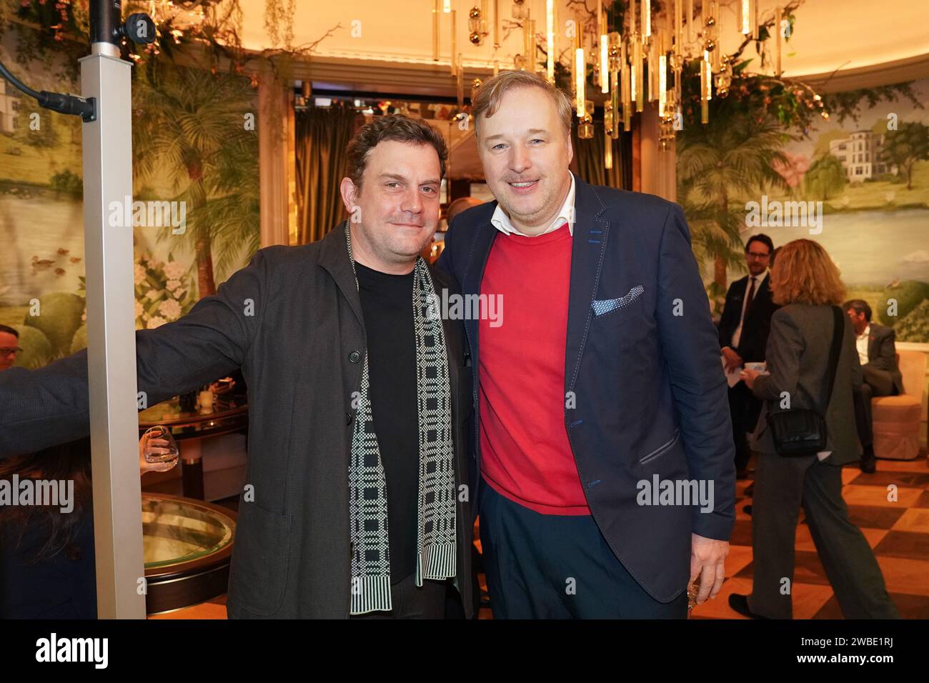 Hamburg, Deutschland. Januar 2024. Die Schauspieler Sebastian Bezzel (l ...