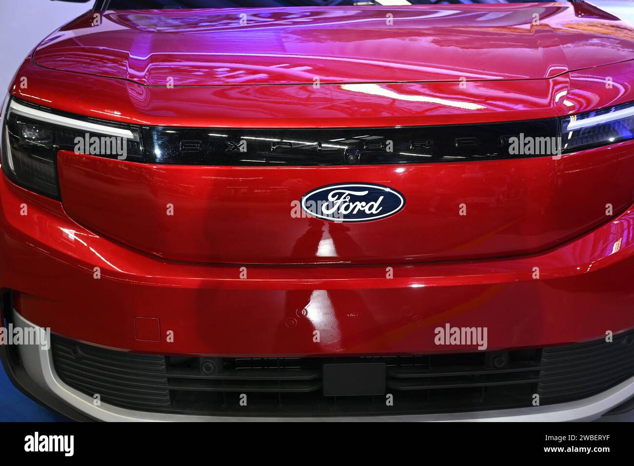 Logo, Schriftzug des Autoherstellers FORD an einem Fahrzeug, dem ...