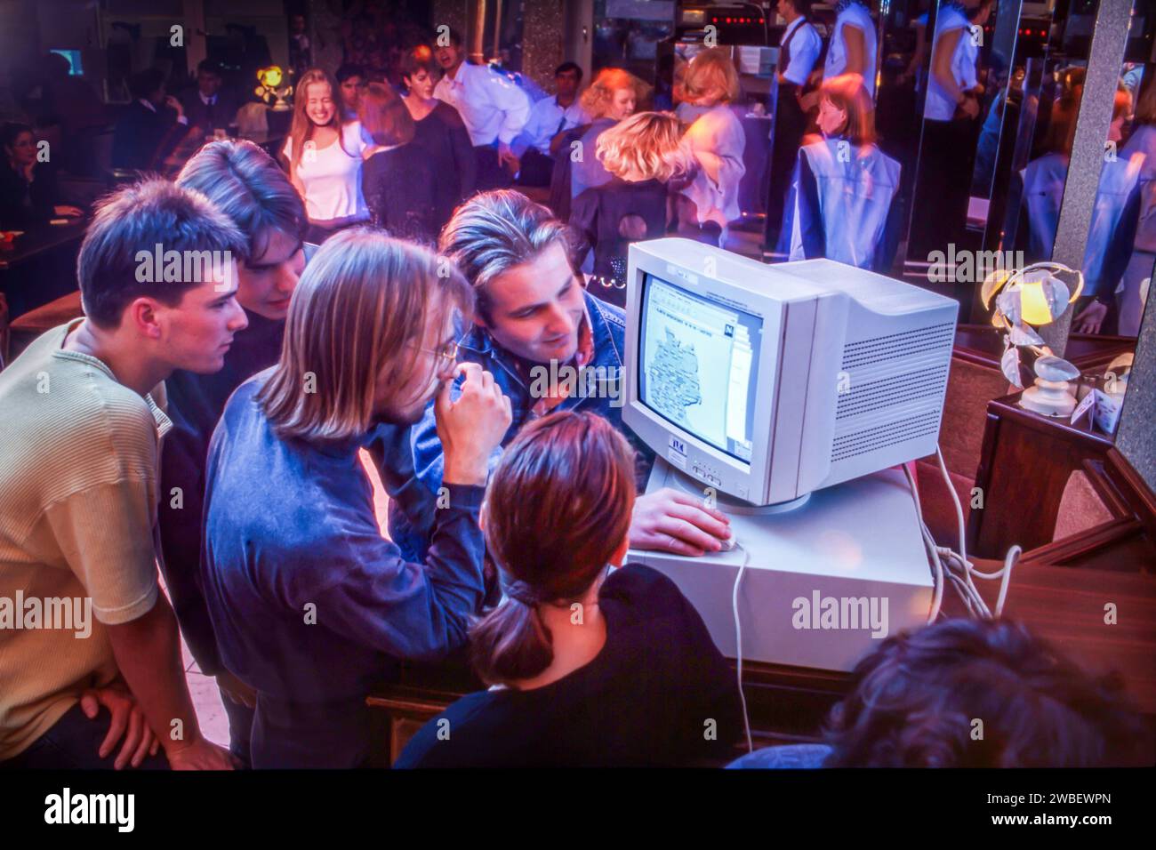 erstes Münchner Internetcafe, Oktober 1995 Deutschland, München, 21.10. ...