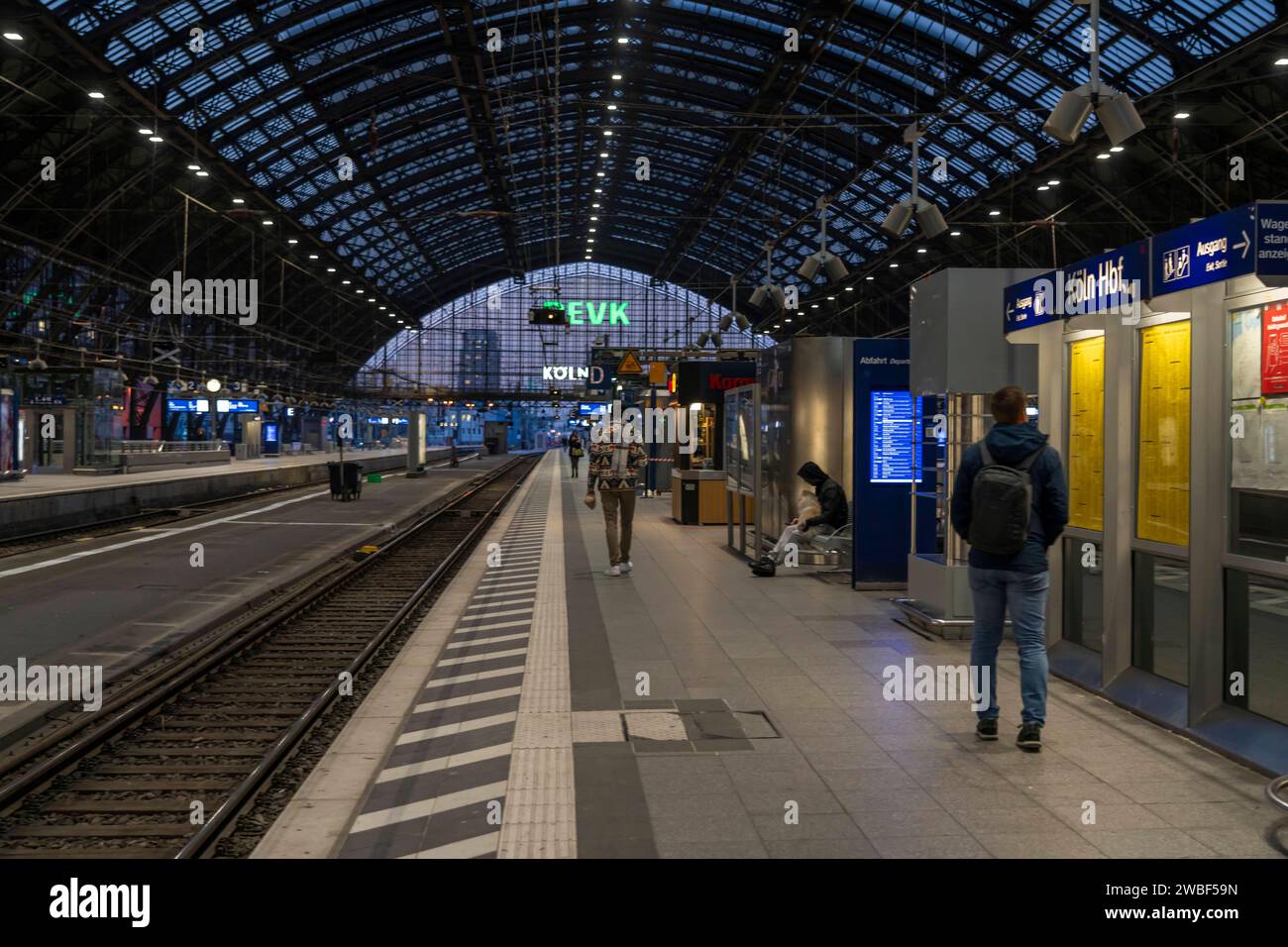 Elegantes Sie Fahren Zur Hauptverkehrszeit Bild