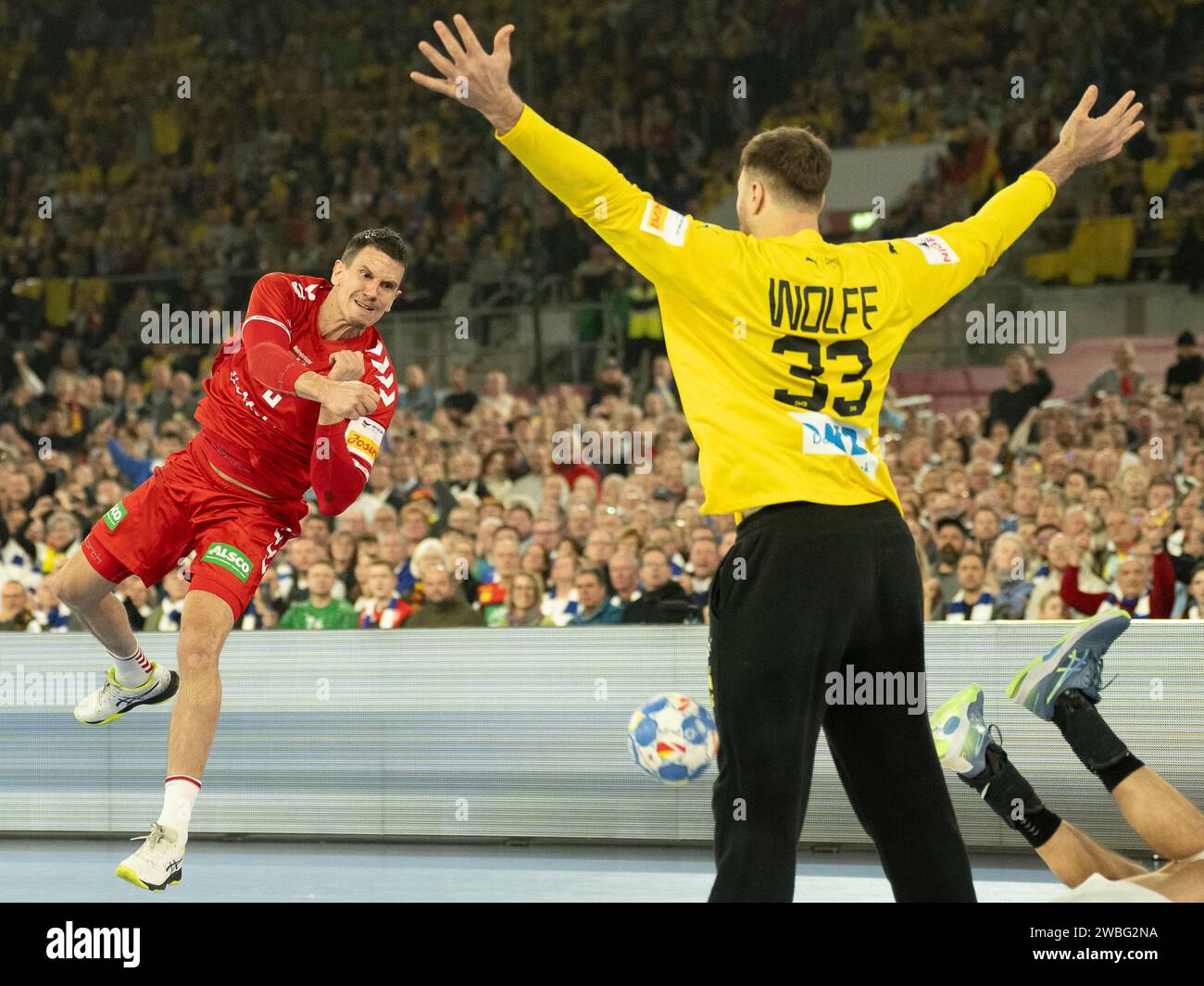Andy Schmid (Schweiz, #02) ueberwindet Andreas Wolff (Deutschland, #33 ...