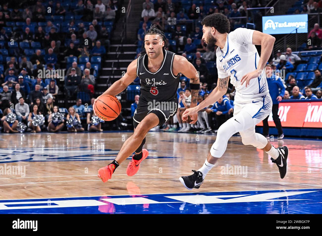 10. JANUAR 2024: Lynn Greer III. (5) versucht, die Verteidigung von ...