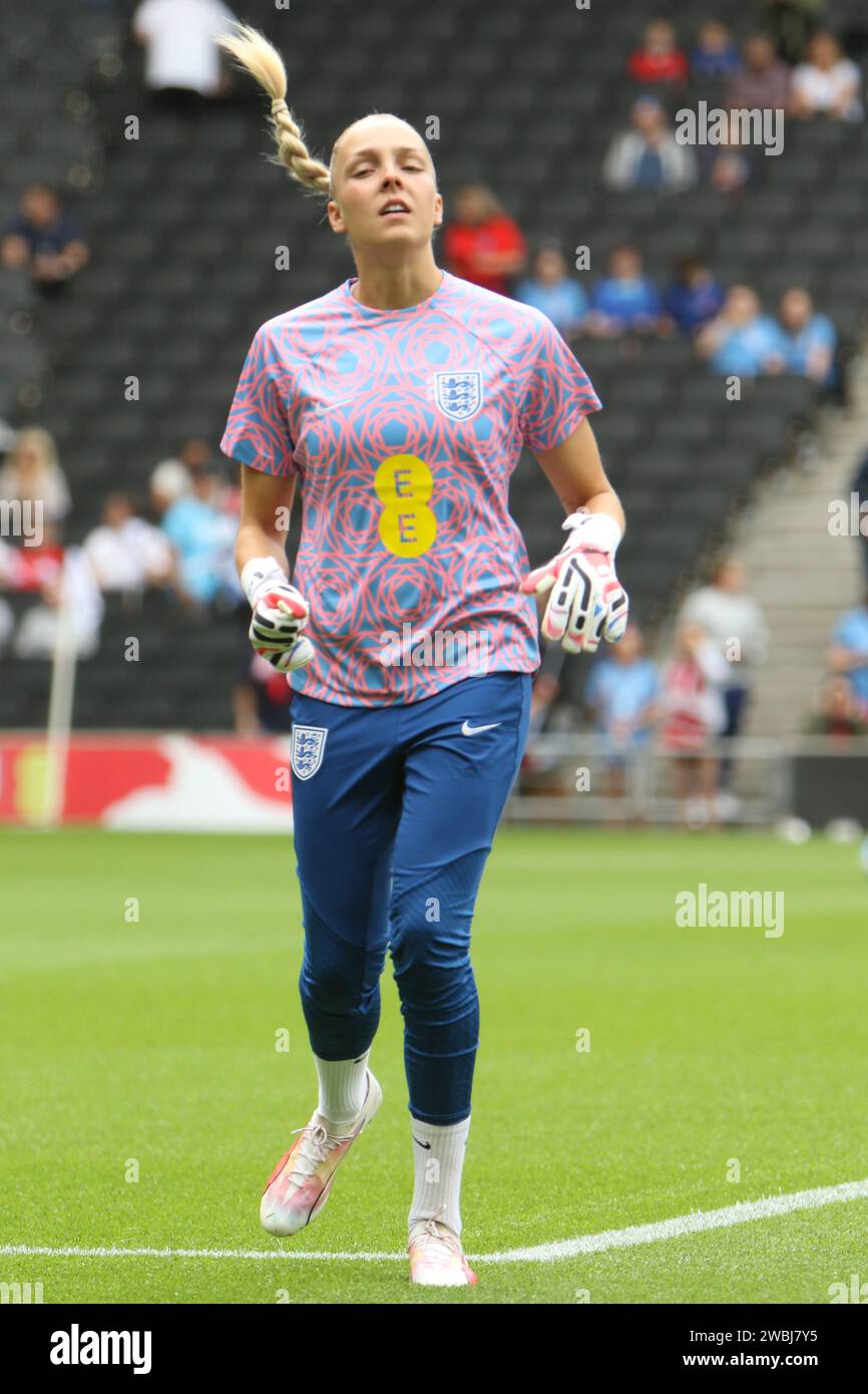 Ellie Roebuck steht vor England Lionesses Women's Football Team gegen ...