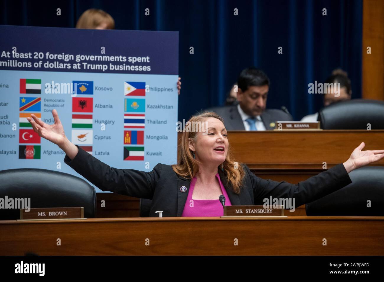 Melanie Stansbury (Demokratin von New Mexico) nimmt an einem Aufschlag ...