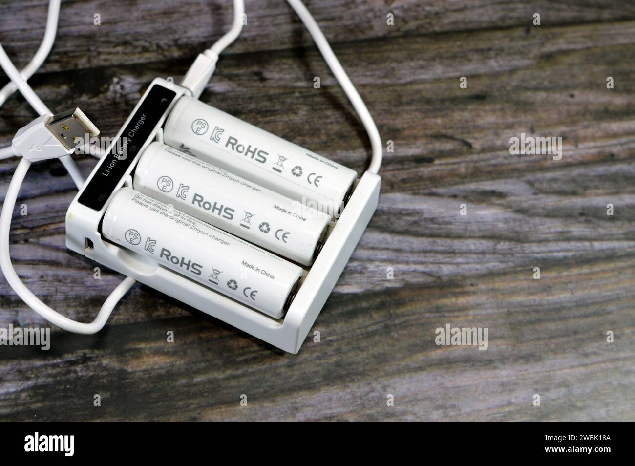 Kairo, Ägypten, 10. Januar 2024: 18650 Batteriezellen, zylindrischer ...