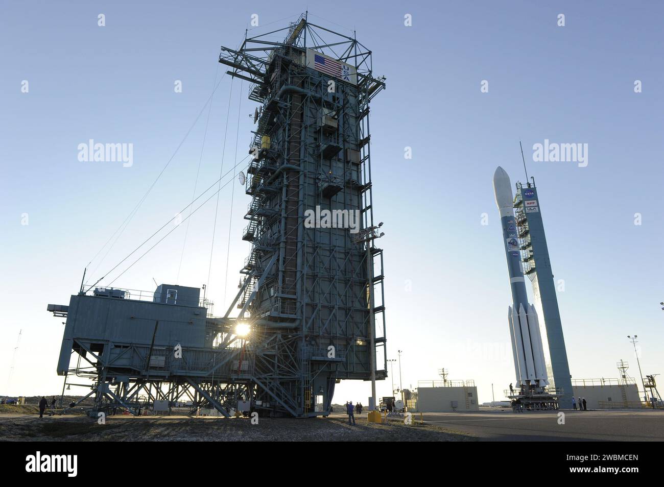 LUFTWAFFENSTÜTZPUNKT VANDENBERG, KALIFORNIEN – Am Space Launch Complex-2 der Luftwaffenbasis ...