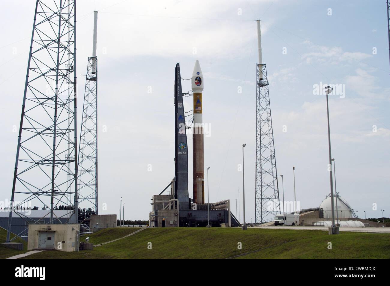 RAUMFAHRTZENTRUM KENNEDY, FLA. - Der Mars Reconnaissance Orbiter (MRO ...