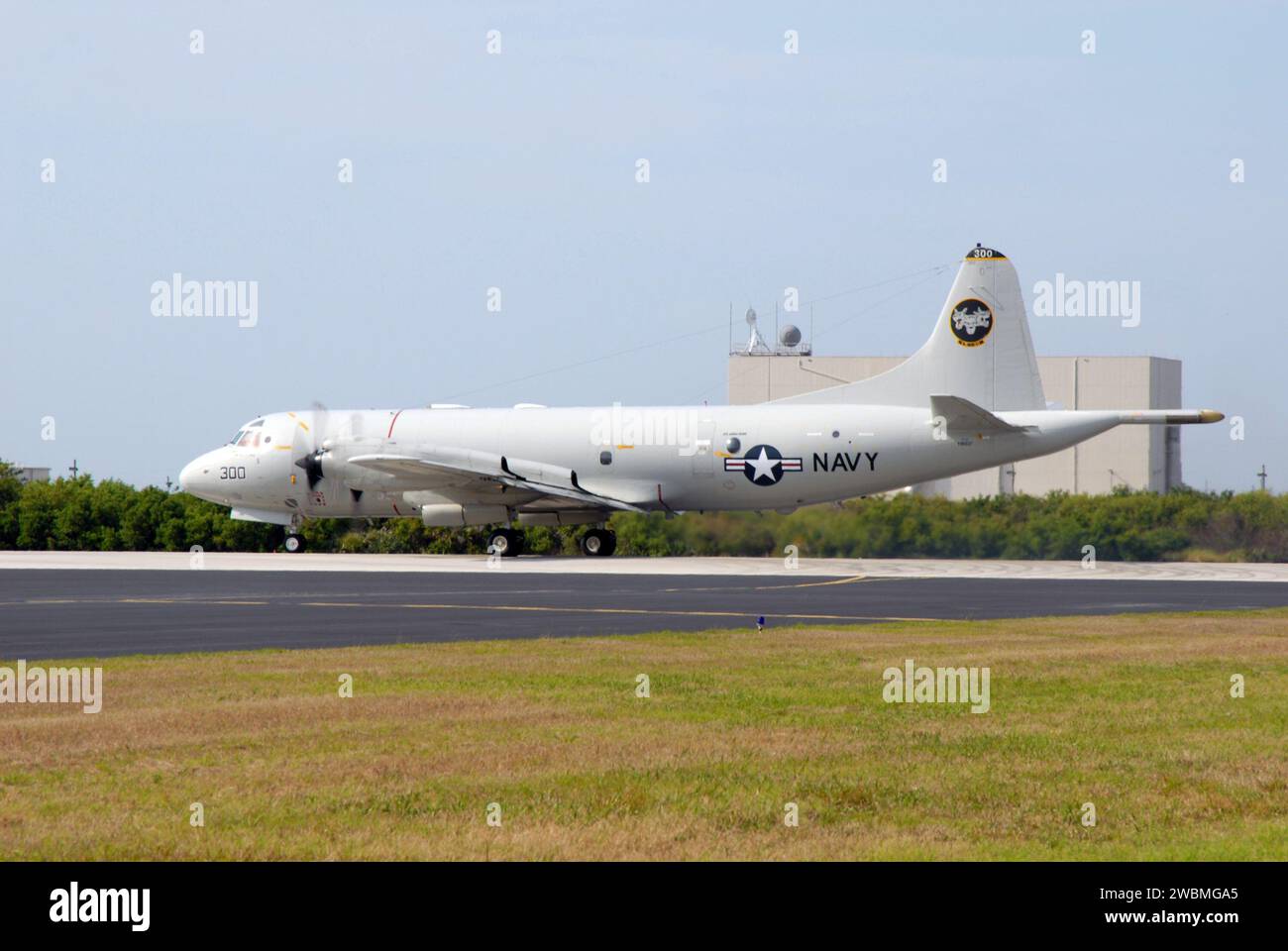 CAPE CANAVERAL, Fla. Ein NP-3D Orion-Flugzeug der US Navy startet vom ...