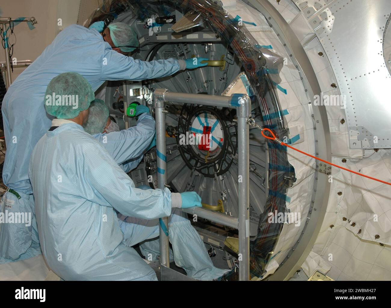 RAUMFAHRTZENTRUM KENNEDY, FLA. — In der Verarbeitungsanlage der ...