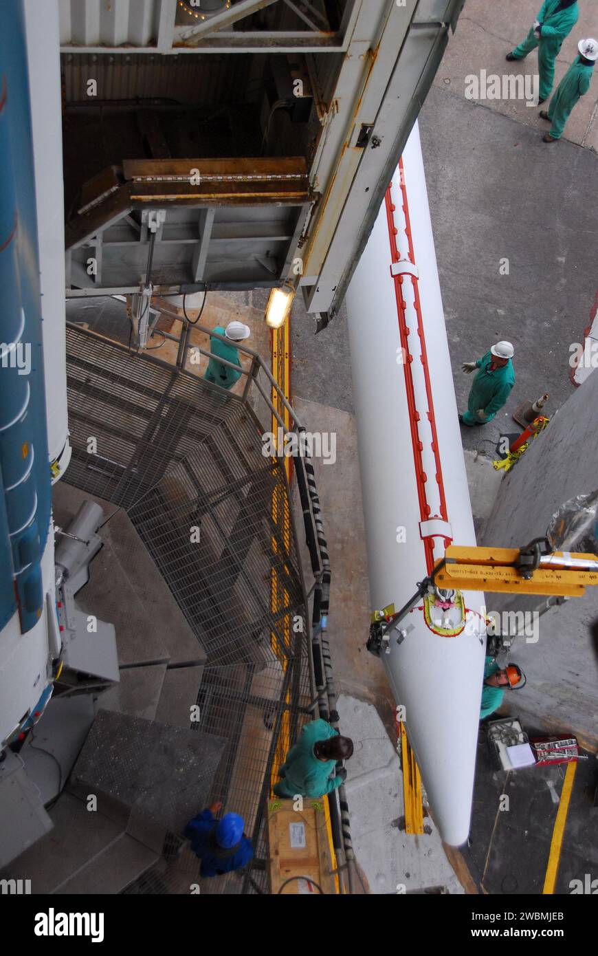 LUFTWAFFENSTÜTZPUNKT VANDENBERG, KALIFORNIEN -- Ein Blick von oben auf ...