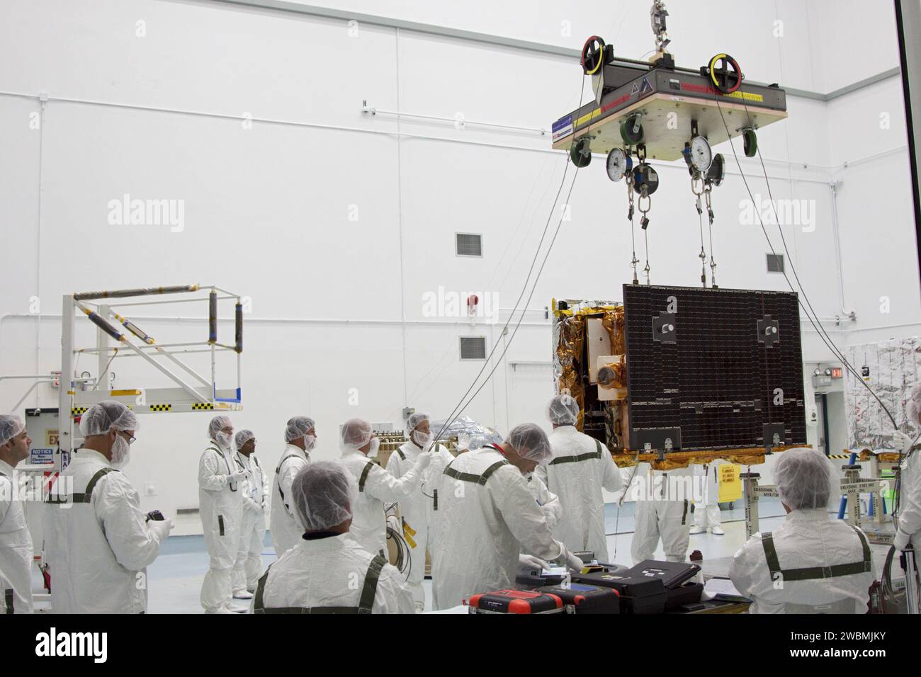 CAPE CANAVERAL, Fla. -- in der Nutzlastverarbeitungsanlage von ...
