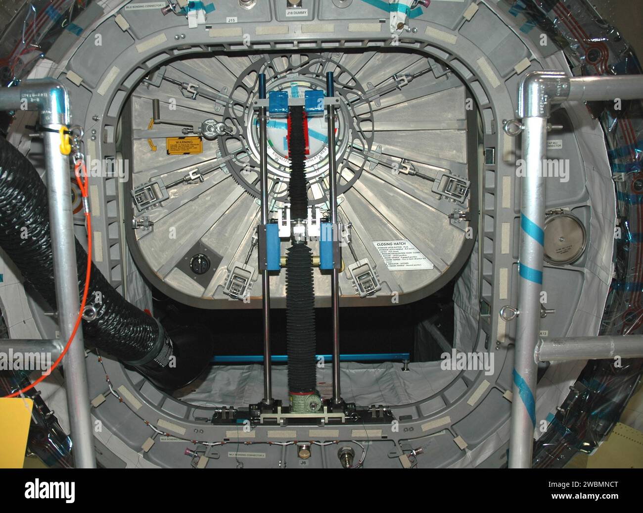 RAUMFAHRTZENTRUM KENNEDY, FLA. — In der Verarbeitungsanlage der ...