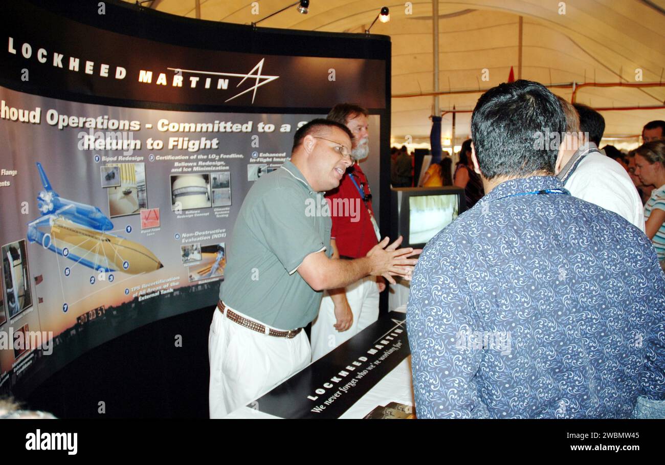 RAUMFAHRTZENTRUM KENNEDY, FLA. - Lockheed-Martin-Vertreter erklären ...