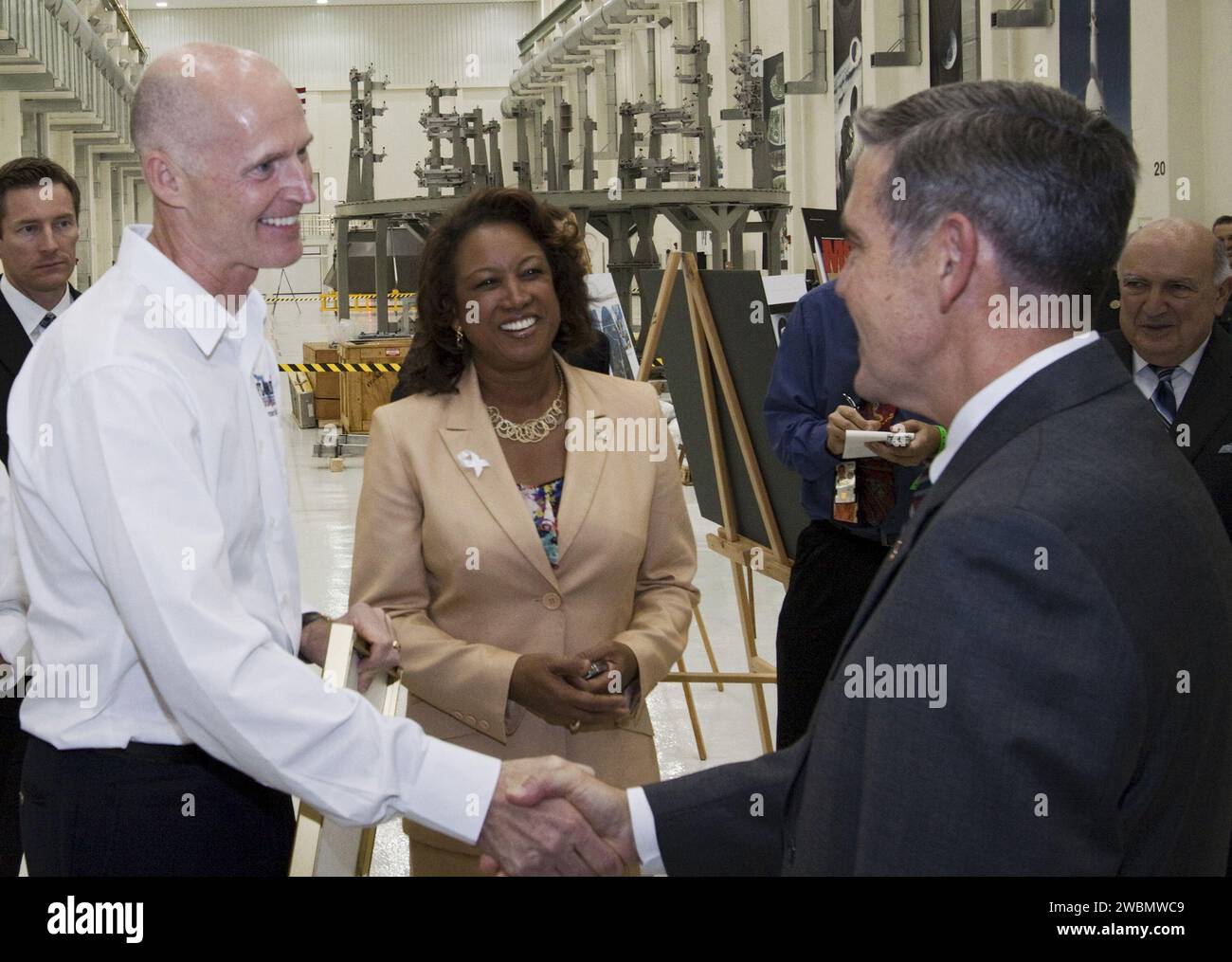 CAPE CANAVERAL, Fla. – Im Operations and Checkout Building im Kennedy ...