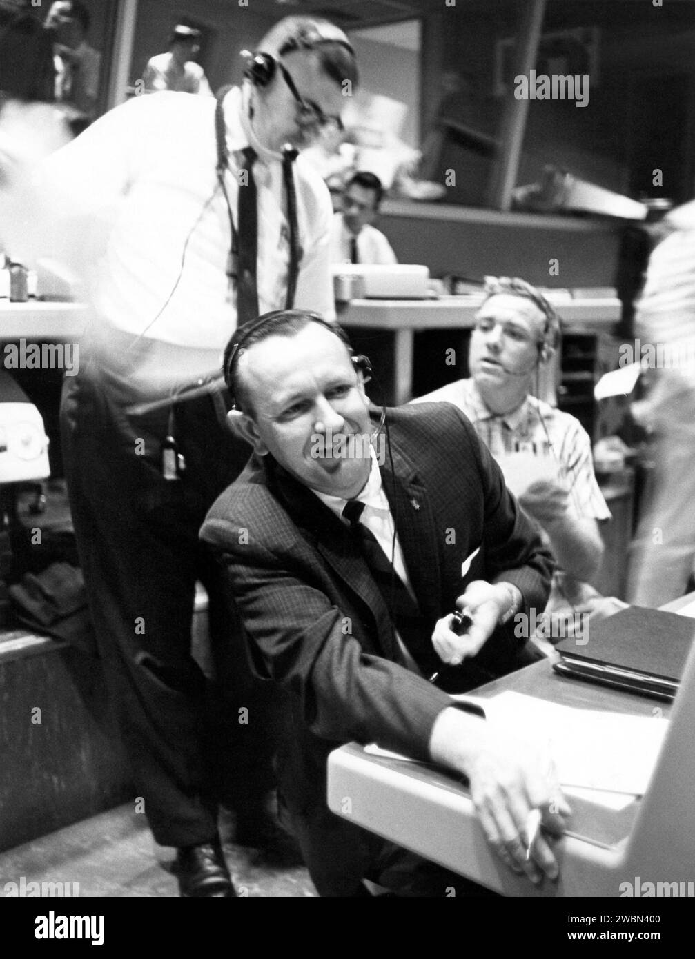 CAPE CANAVERAL, Fla. - In der Mercury Mission Control sitzt Christopher ...