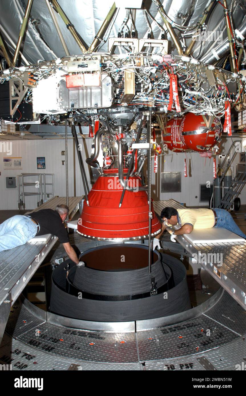 RAUMFAHRTZENTRUM KENNEDY, FLA. Im Delta Operations Center führen Jack ...