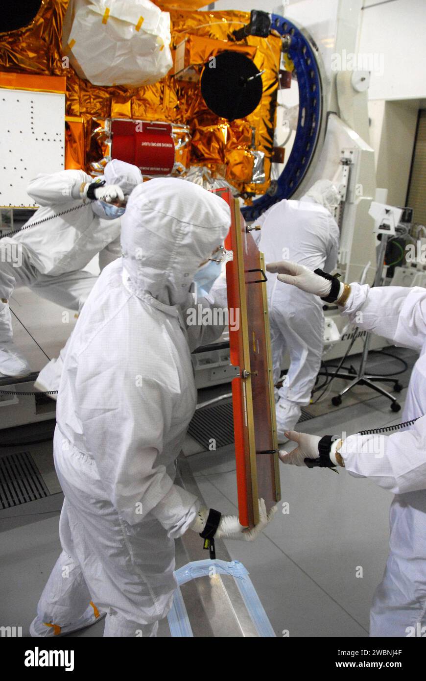 In einem Reinraum in der Astrotech Payload Processing Facility am ...